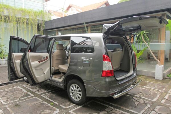 Toyota Innova AT – Bali Car Hire